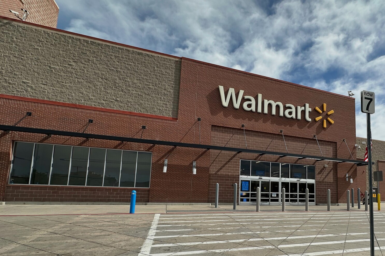 All Walmart Shoppers Should Read This Before They Go Shopping- Walmart ...